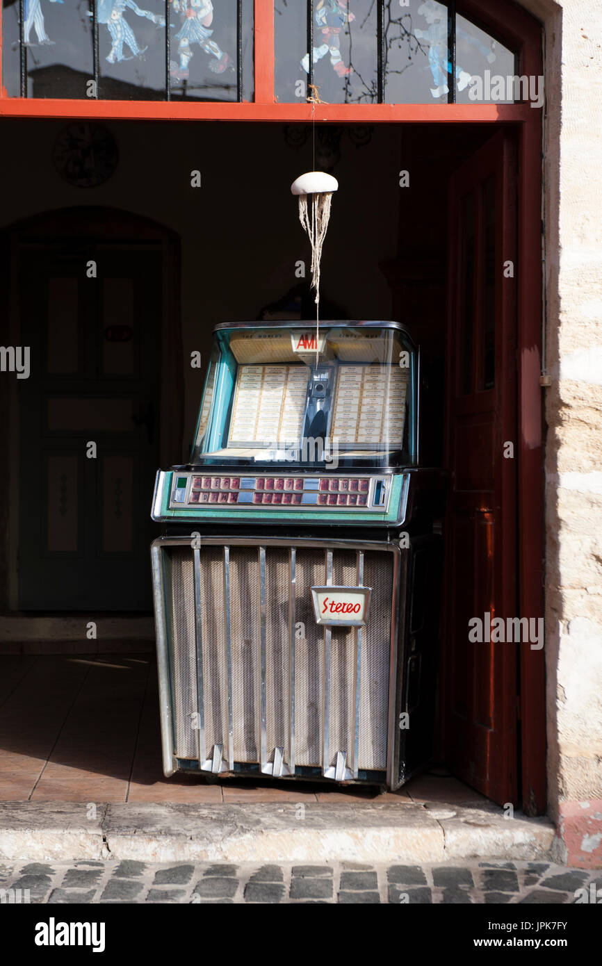 Old diner jukebox hi-res stock photography and images - Alamy