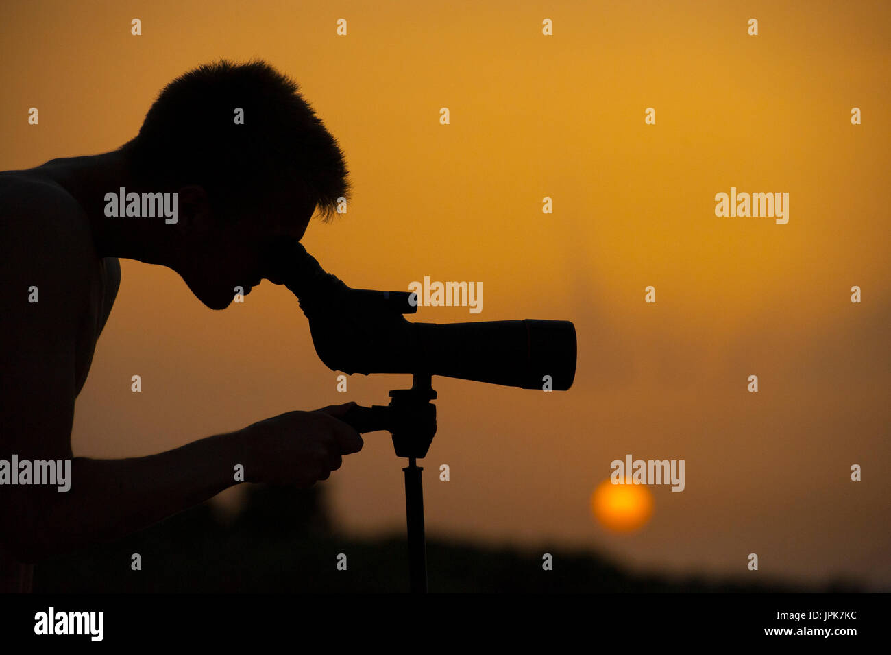 Man looks through scope hi-res stock photography and images - Alamy