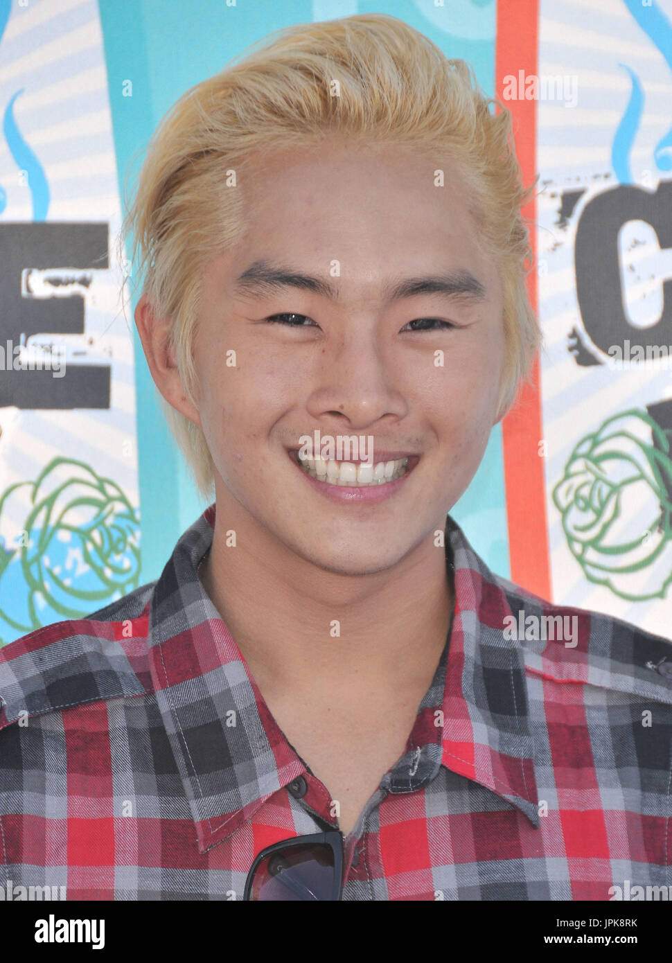 Justin Chon at the 2010 Teen Choice Awards - Arrivals held at the ...