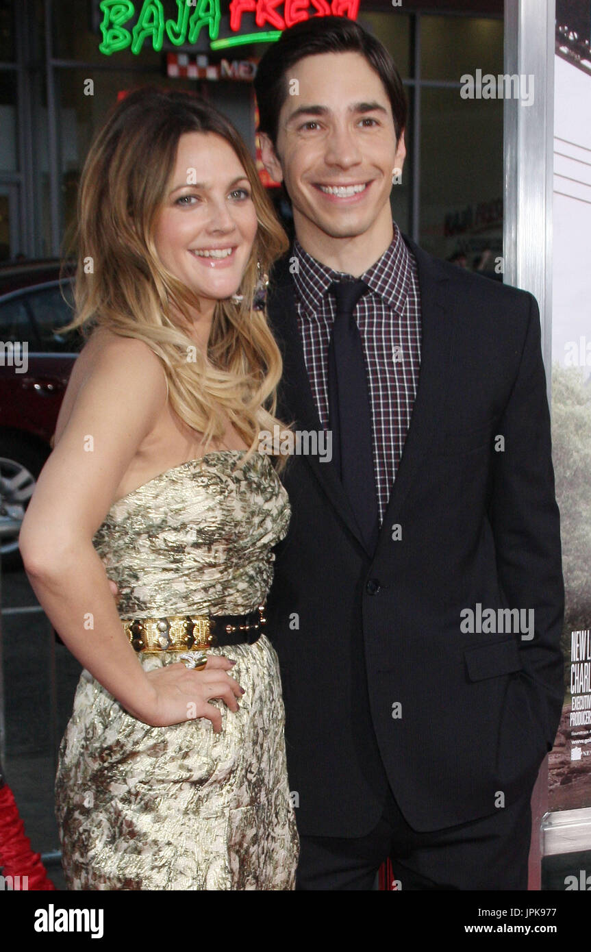 Drew Barrymore and Justin Long at the Los Angeles Premiere of GOING THE ...