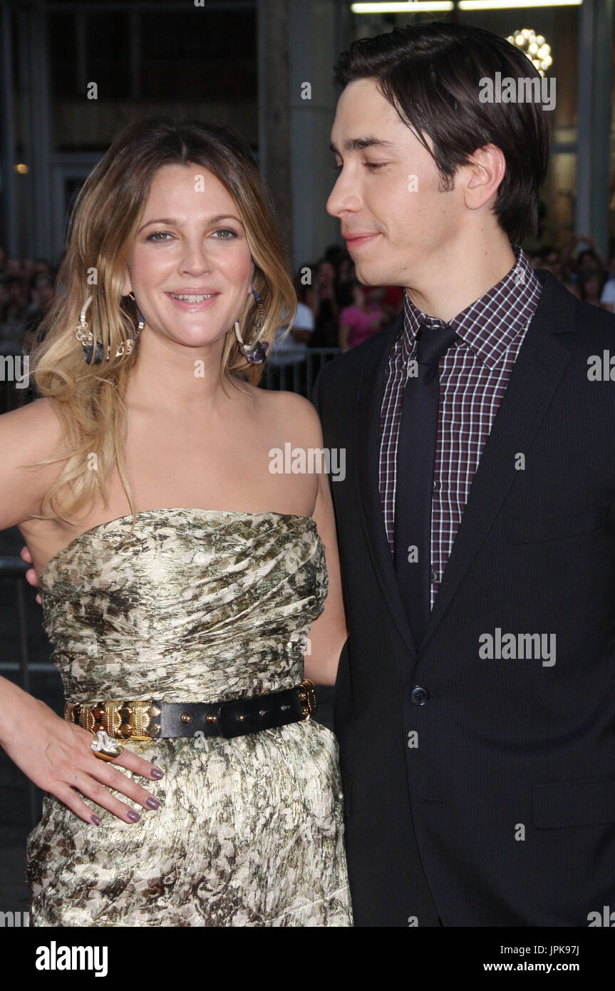 Drew Barrymore and Justin Long at the Los Angeles Premiere of GOING THE ...