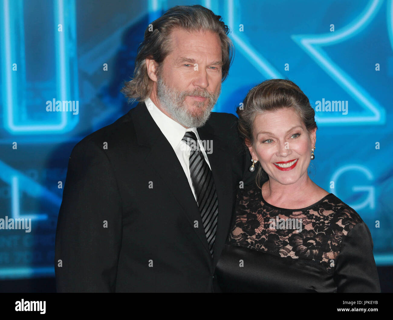 Actor Jeff Bridges with wife Susan Bridges arrive at the world premiere ...