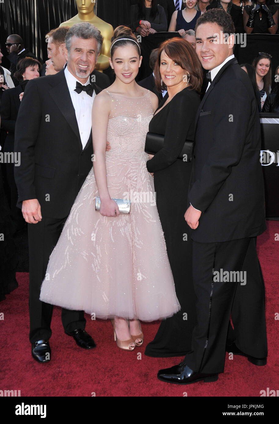 Hailee Steinfeld with her Dad Peter Steinfeld, Mom Cheri Steinfeld ...