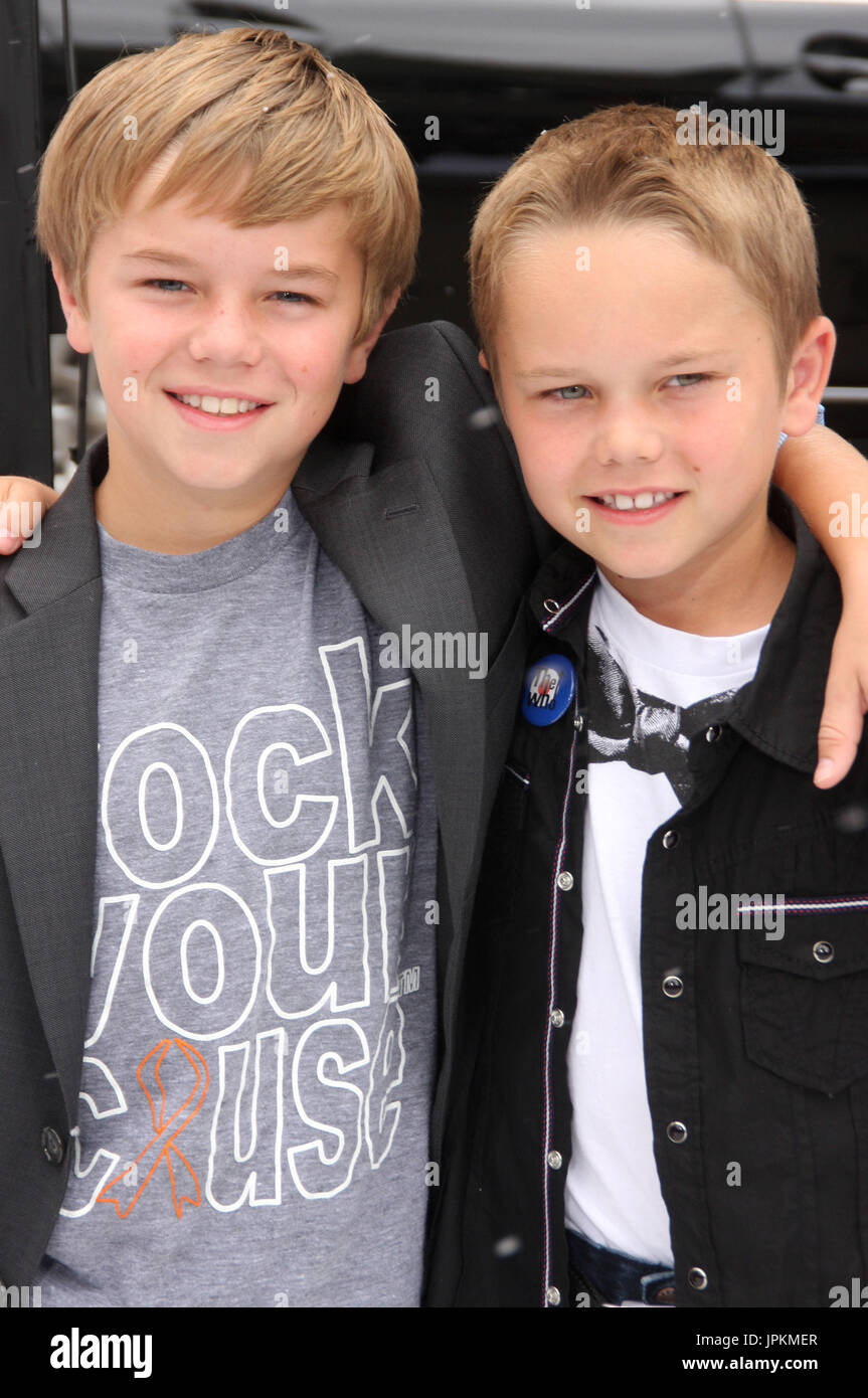 (l-r) Maxwell Perry Cotton and brother at the Los Angeles Premiere of ...