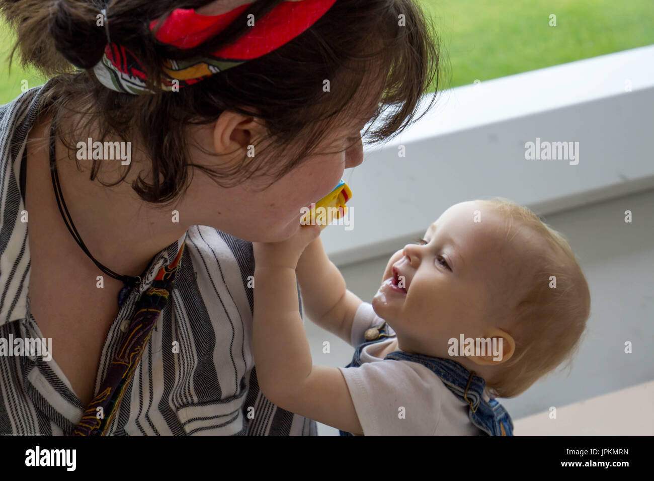 Car baby family hi-res stock photography and images - Alamy