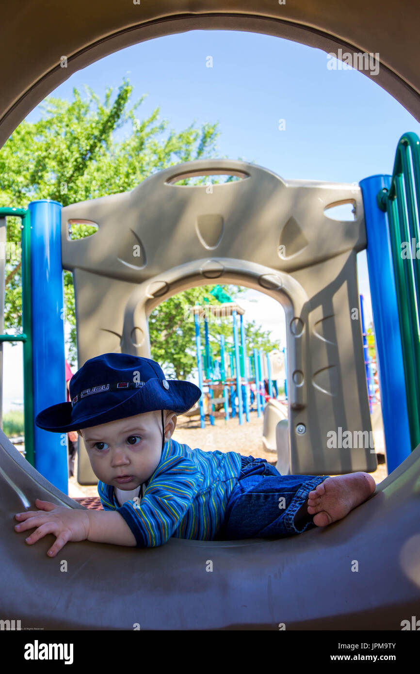 Children climbing slide hi-res stock photography and images - Alamy
