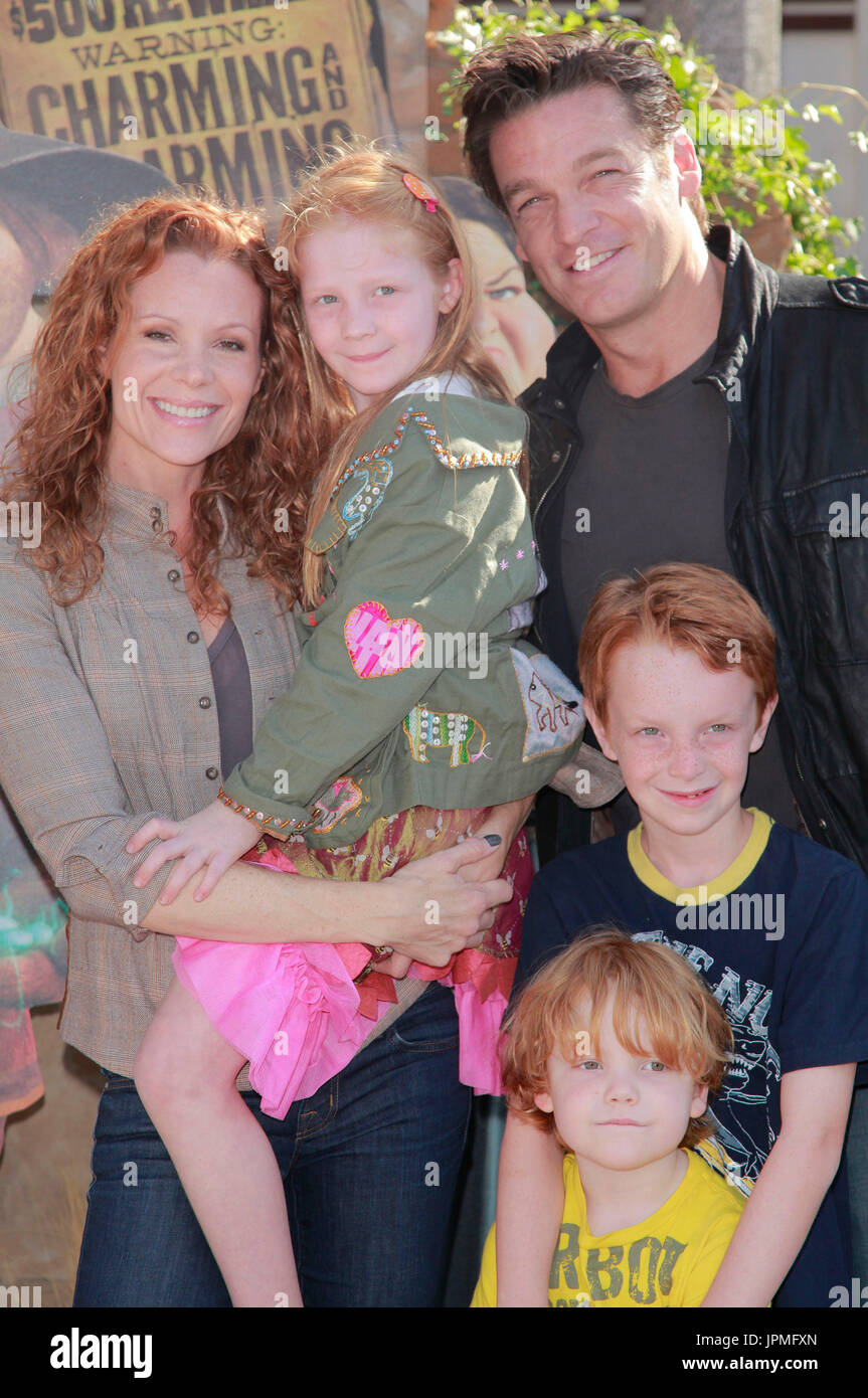 Robyn Lively, Bart Johnson & Kids at the Los Angeles Premiere of "Puss ...