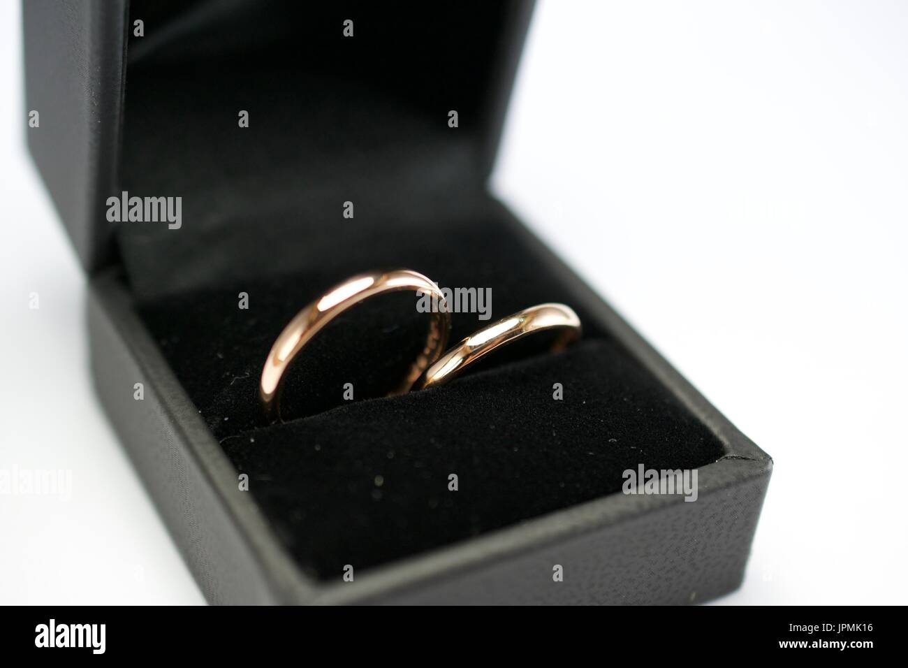 Hand Holding Gold Jewellery High Resolution Stock Photography and ...