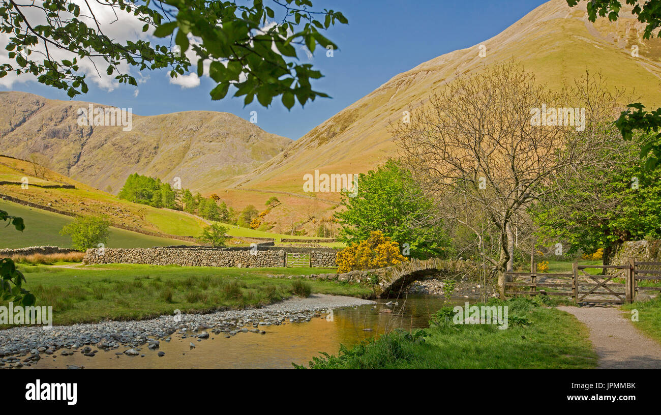 Arched pedestrian bridge hi-res stock photography and images - Alamy