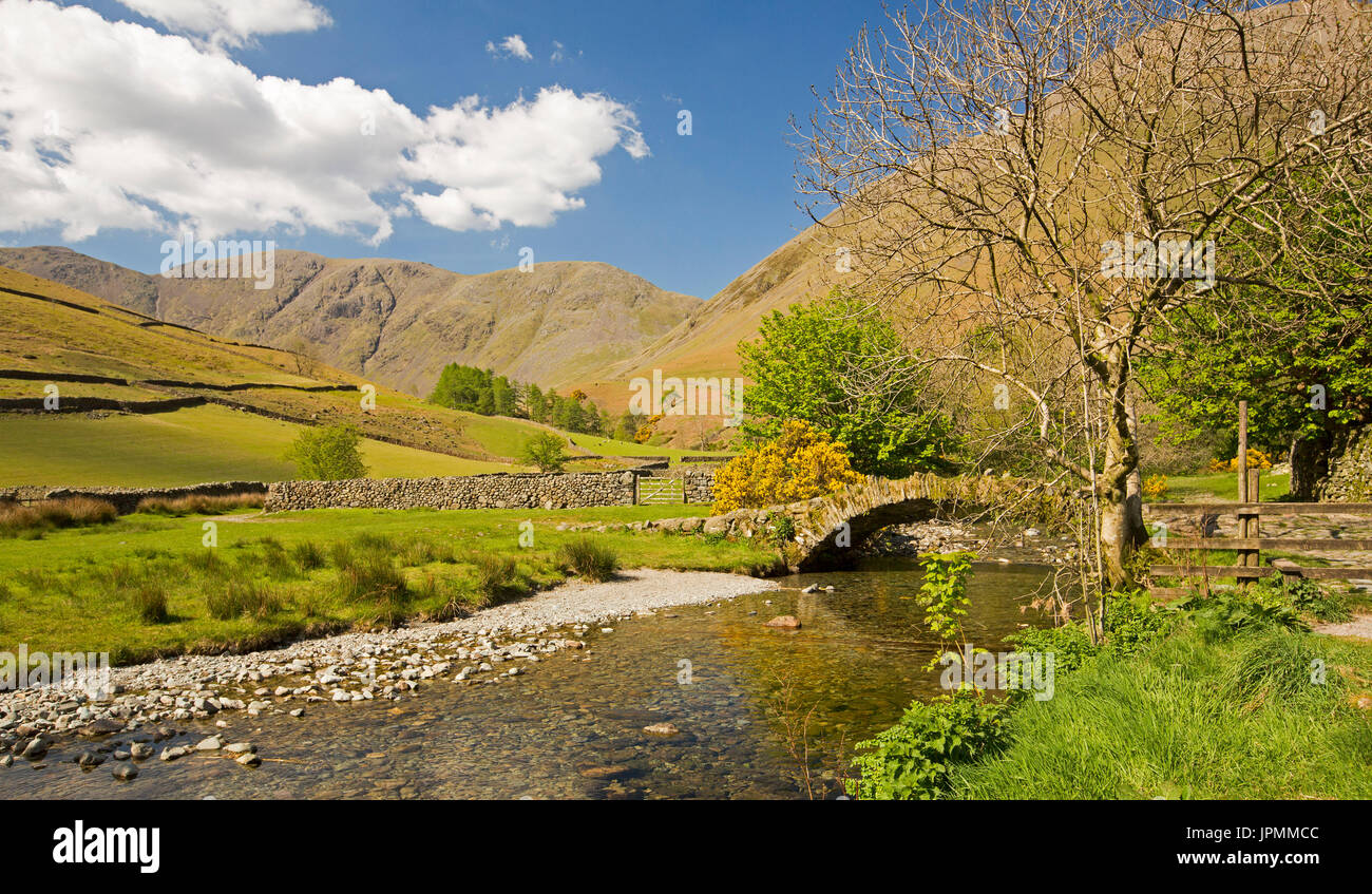 Arched pedestrian bridge hi-res stock photography and images - Alamy