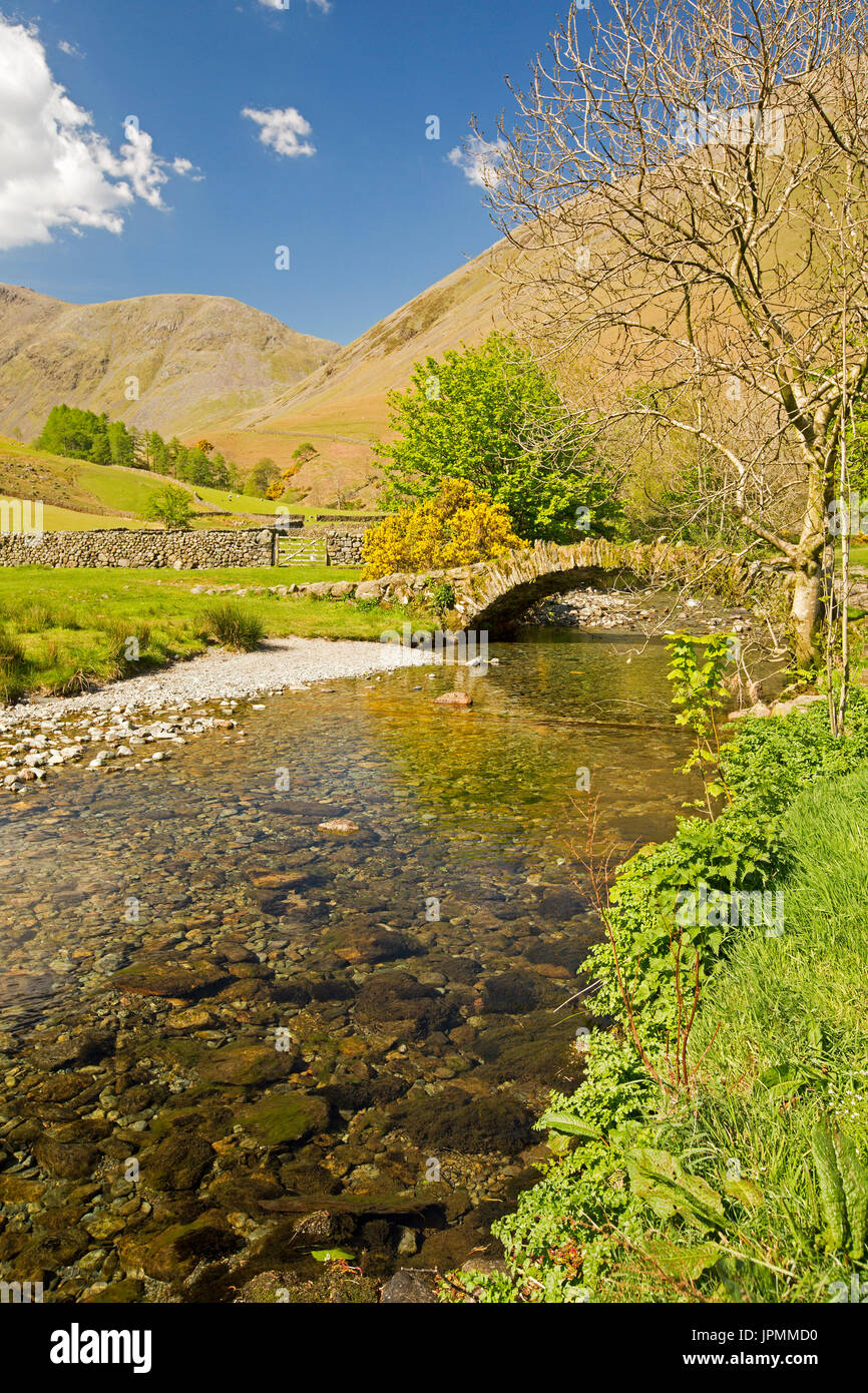 Arched pedestrian bridge hi-res stock photography and images - Alamy