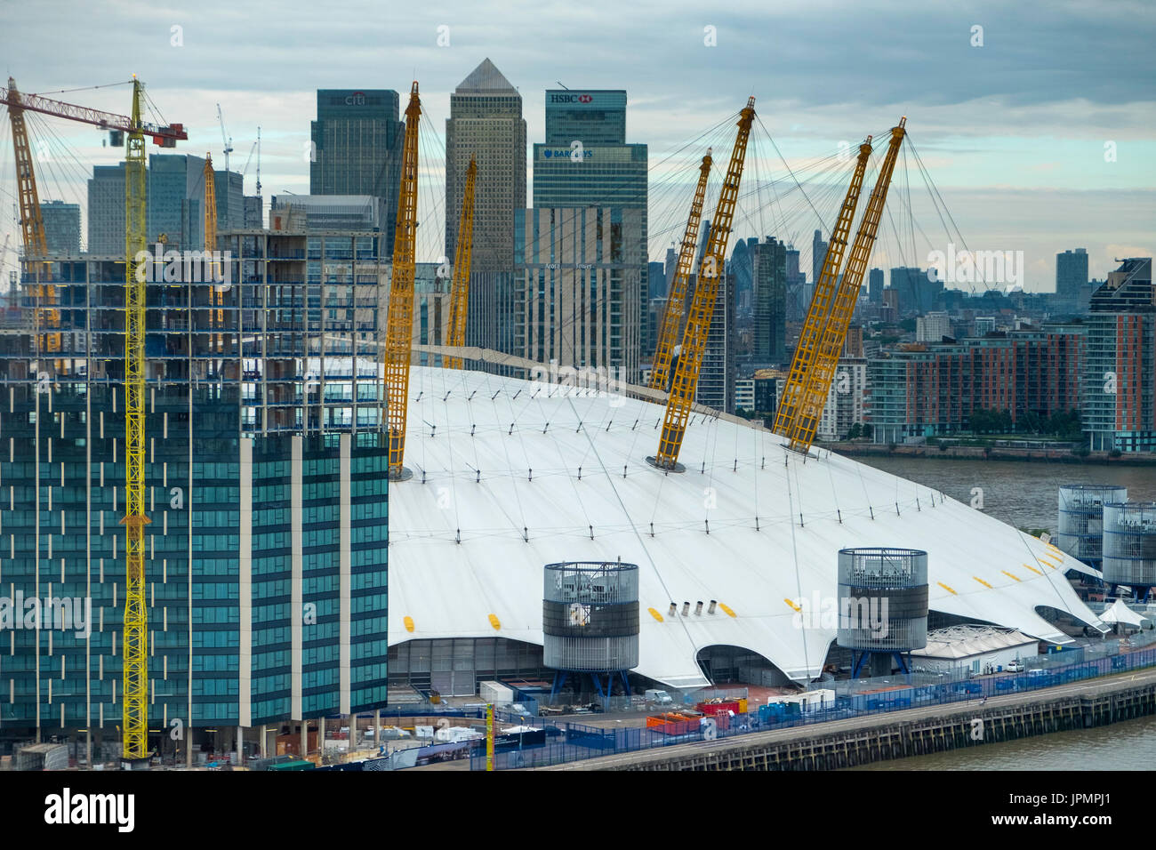 London Thames Emirates cable car Air o2 centre Stock Photo - Alamy