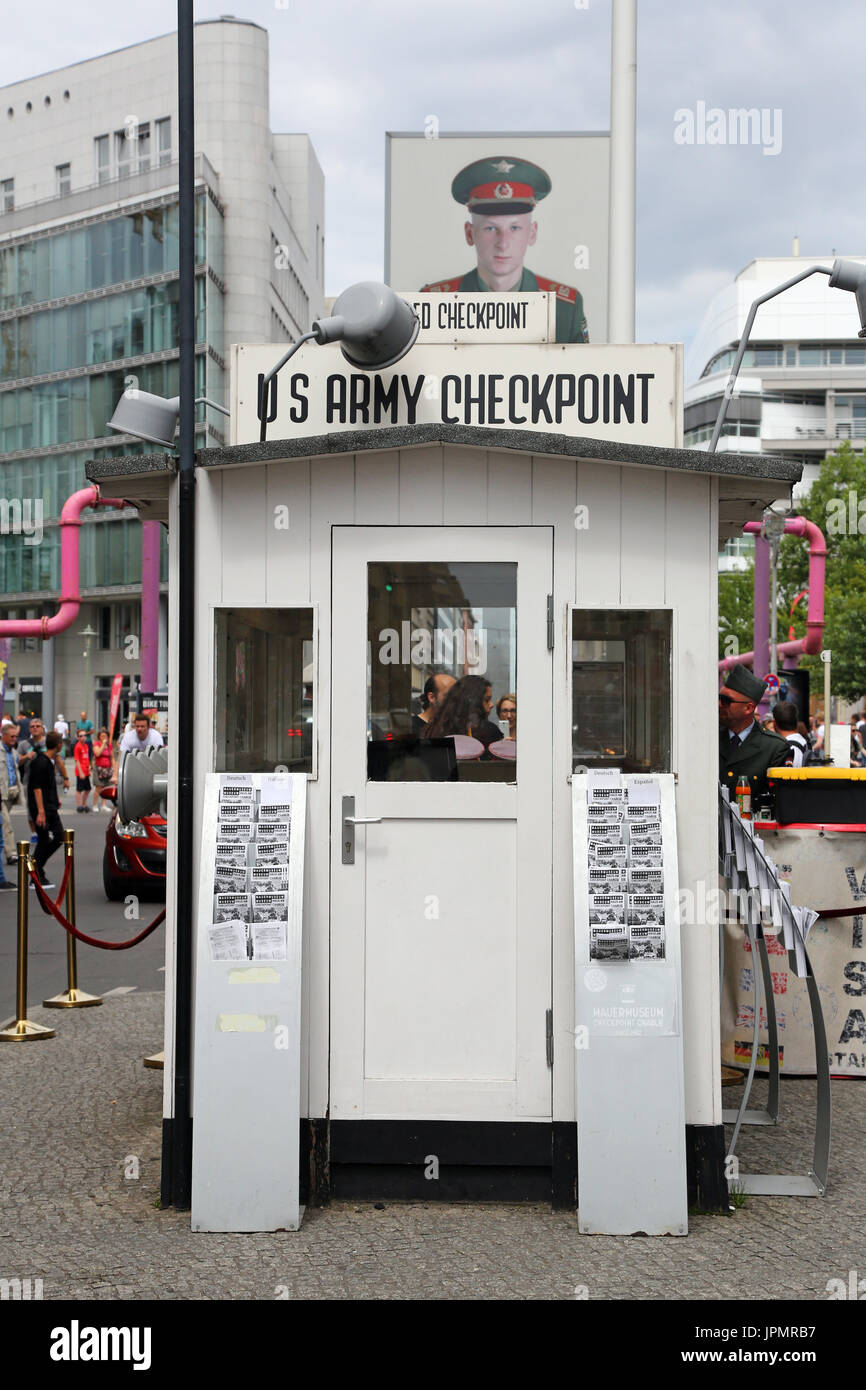 East german border crossing hi-res stock photography and images - Alamy