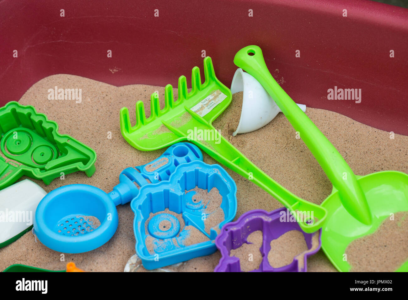 Sieve sand hi-res stock photography and images - Alamy