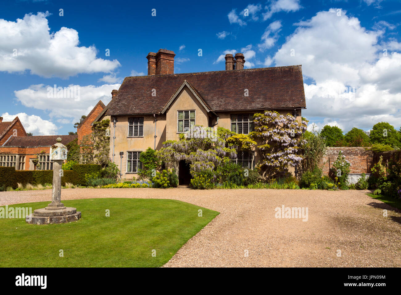 Manor house wall hi-res stock photography and images - Alamy