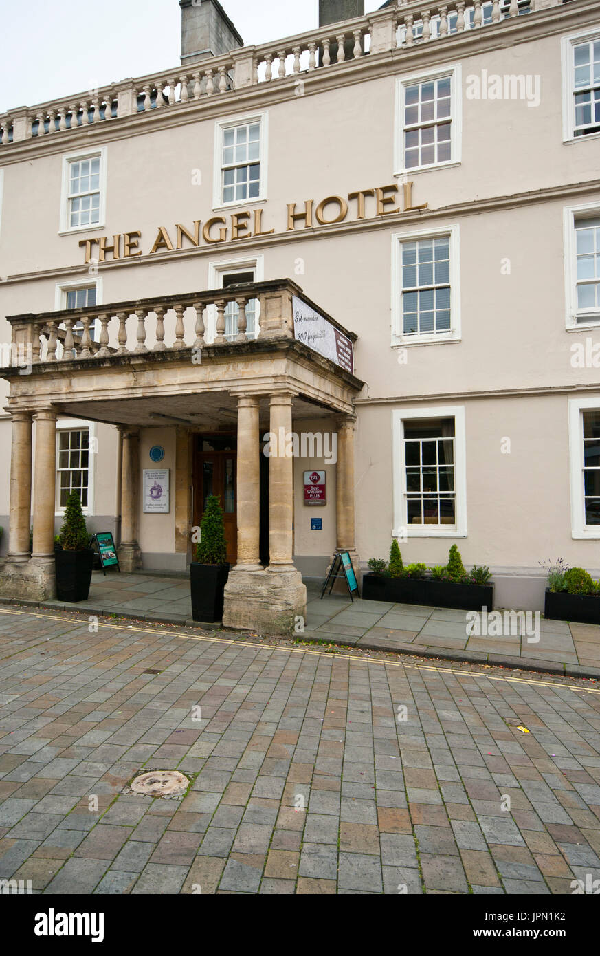 Angel hotel chippenham hi-res stock photography and images - Alamy