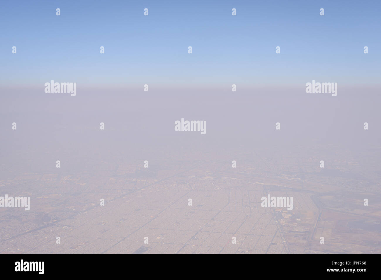 Smoggy sky hi-res stock photography and images - Alamy