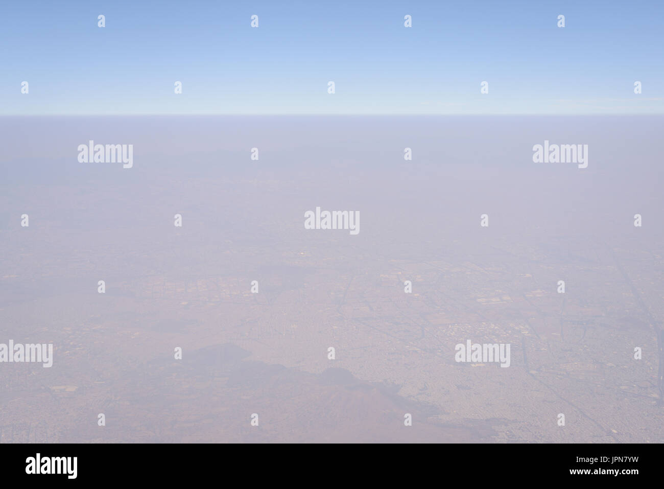 Smoggy sky hi-res stock photography and images - Alamy