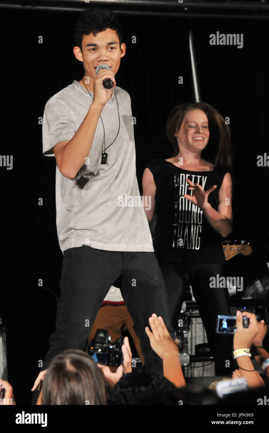 Roshon Fegan performing at his Ep Release Party Music Debut & Birthday ...