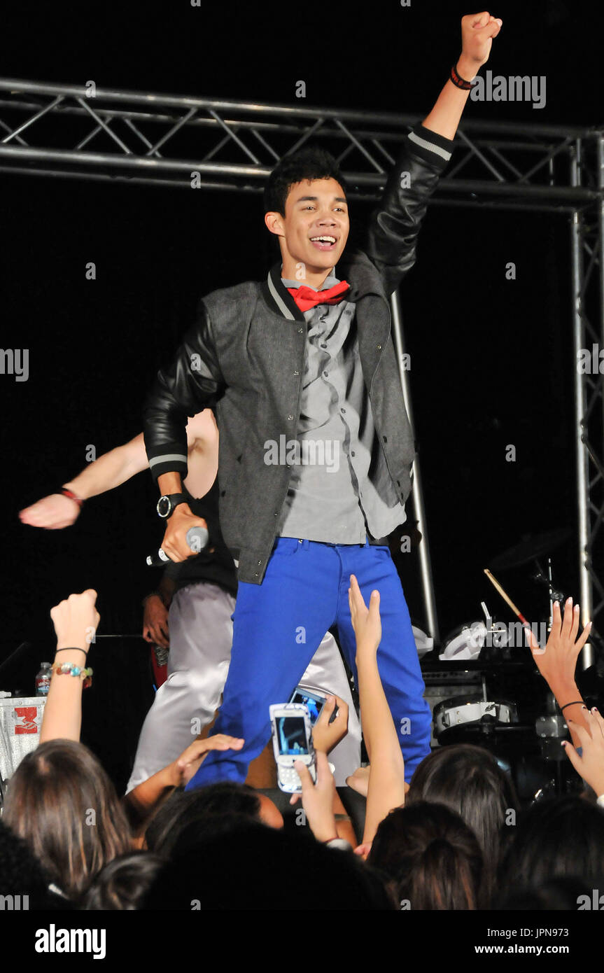 Roshon Fegan performing at his Ep Release Party Music Debut & Birthday ...
