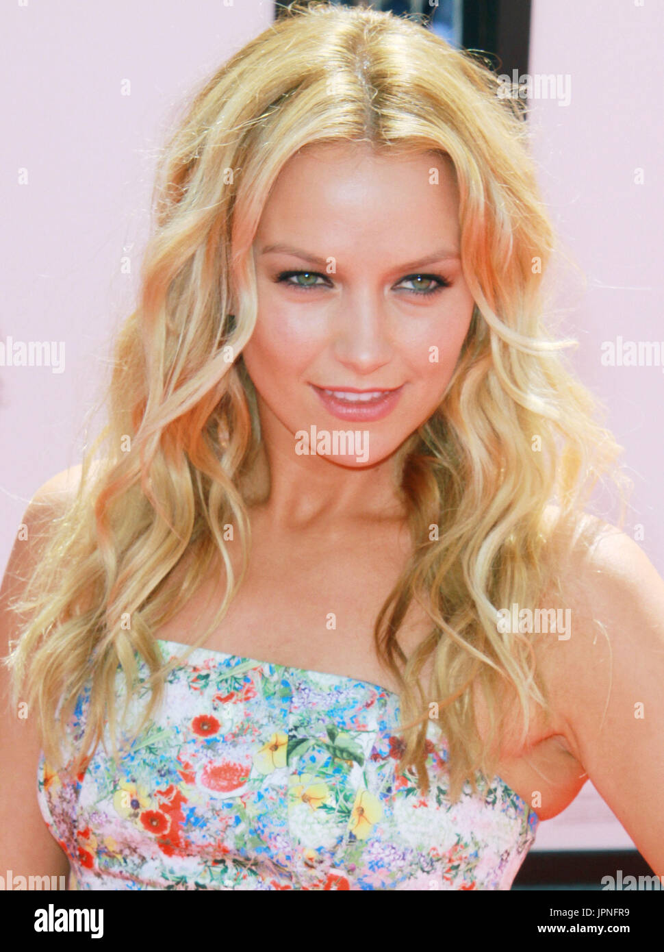 Becki Newton at "The Three Stooges The Movie" World Premiere held at ...