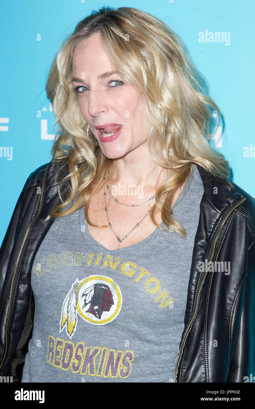 Silvia Jefferies arrives to the Premiere of Paramount Pictures' 'Flight ...