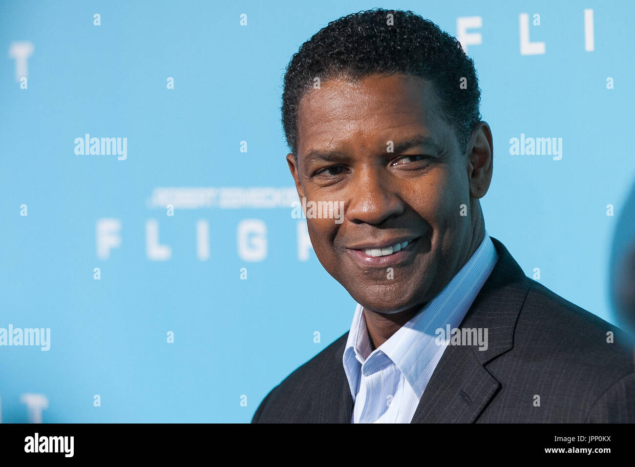 Denzel Washington arrives to the Premiere of Paramount Pictures ...