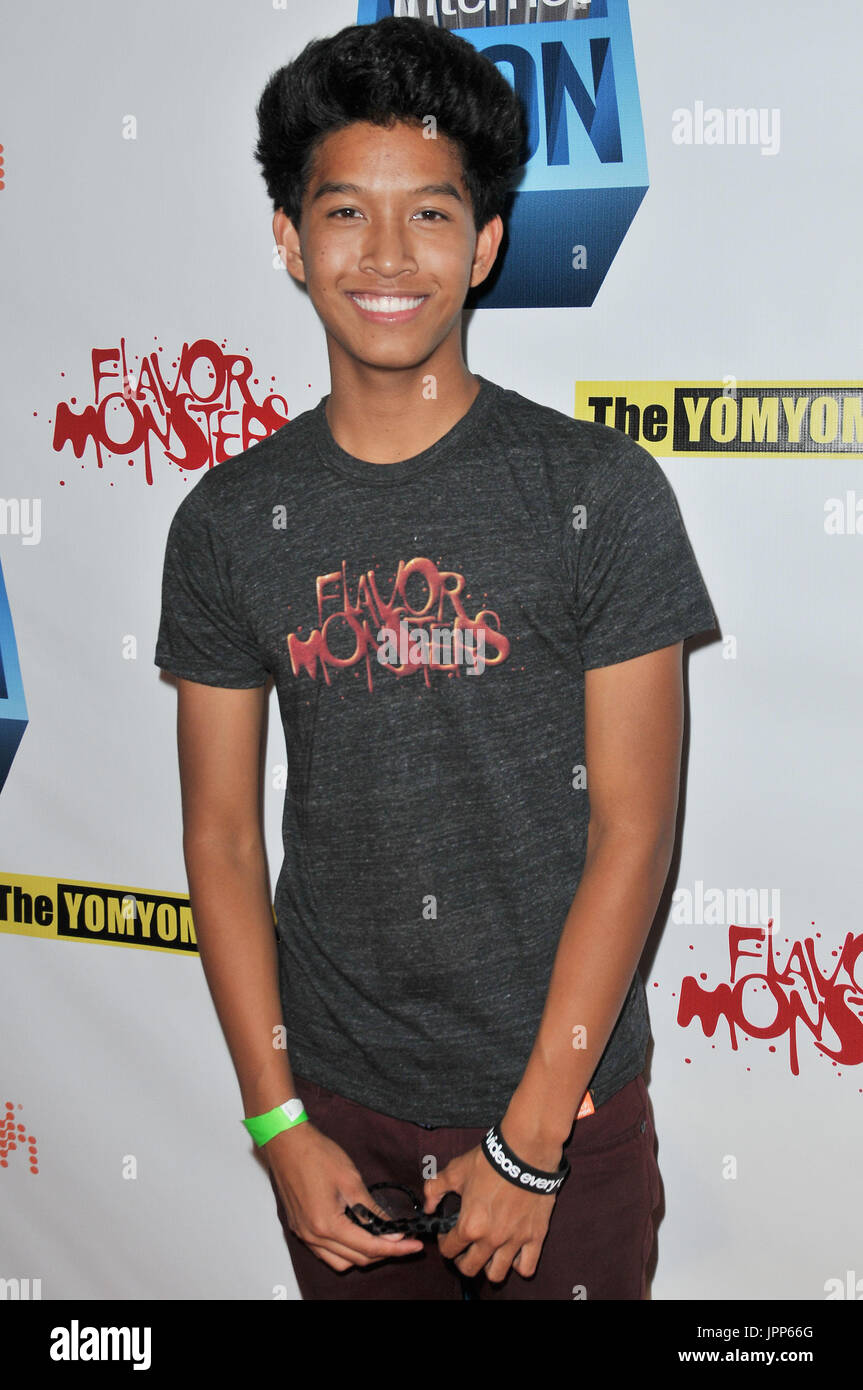 Internet Icon contestant Marlin Chan at YOMYOMF's LIVE "Internet Icon ...