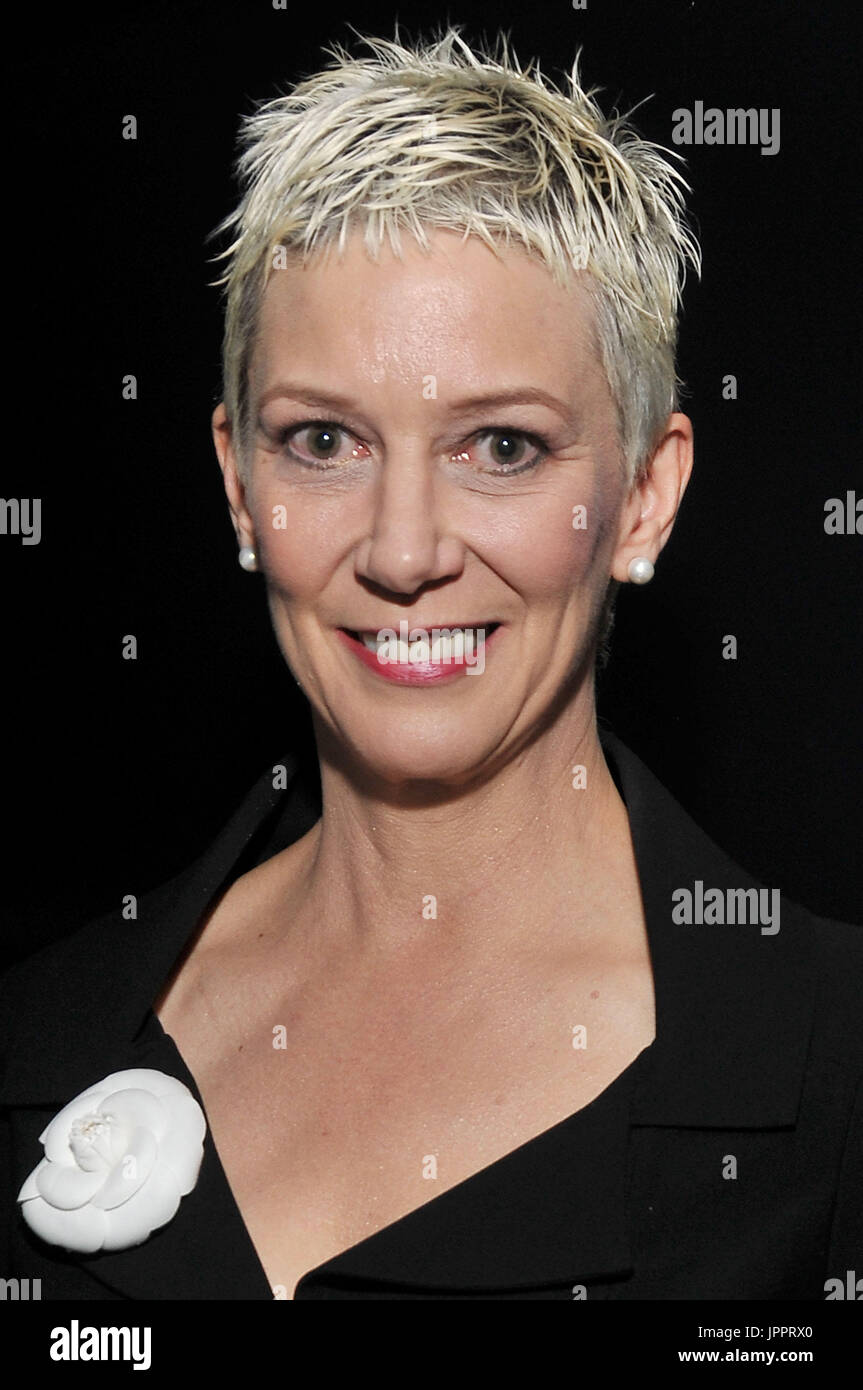Patricia Ward Kelly with the Vanguard Award to Gene Kelly backstage at ...