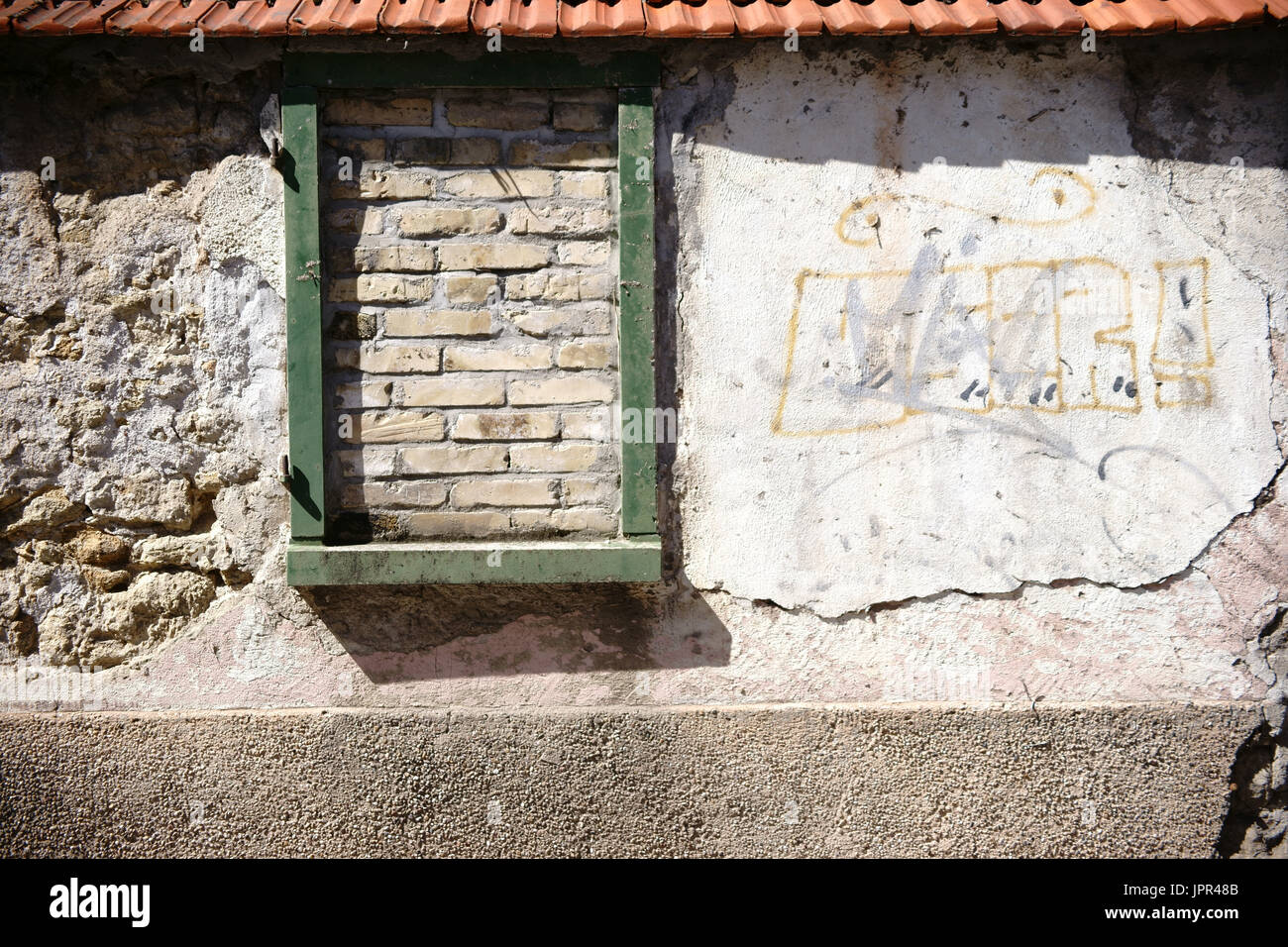 Staggered windows hi-res stock photography and images - Alamy