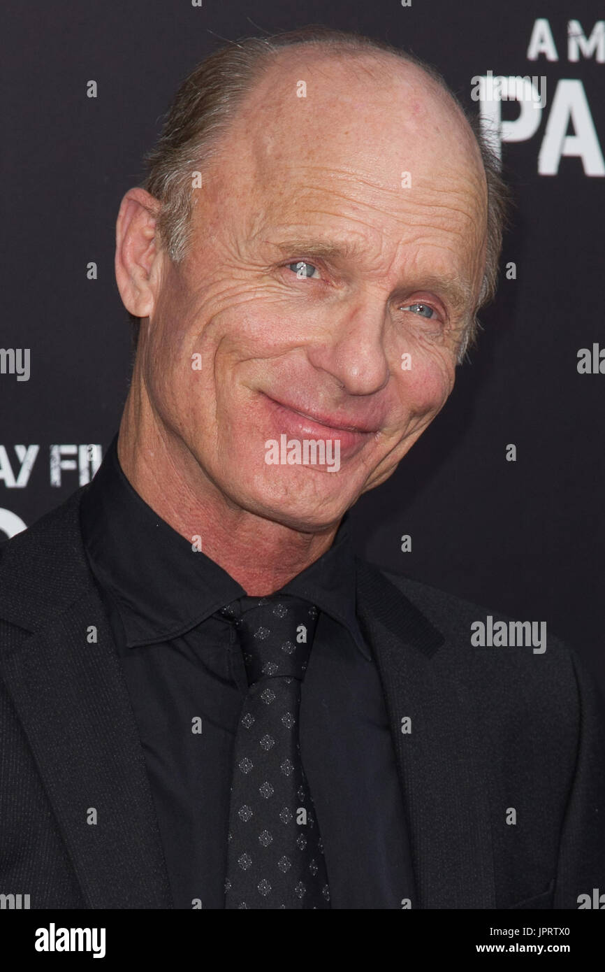Ed Harris arrives at the premiere of Paramount Pictures' 'Pain & Gain ...