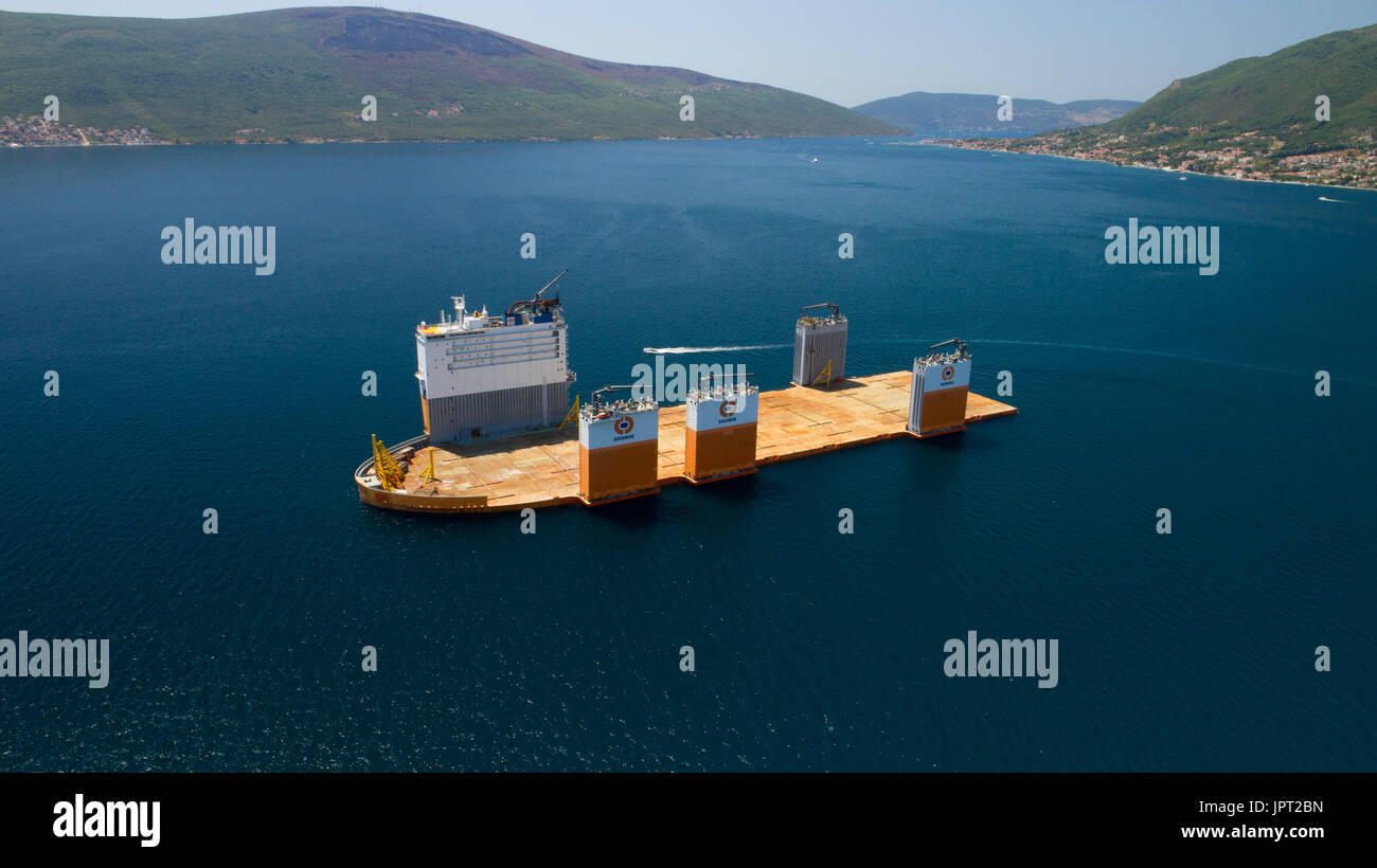 Semi submersible heavy transport vessel hi-res stock photography and ...