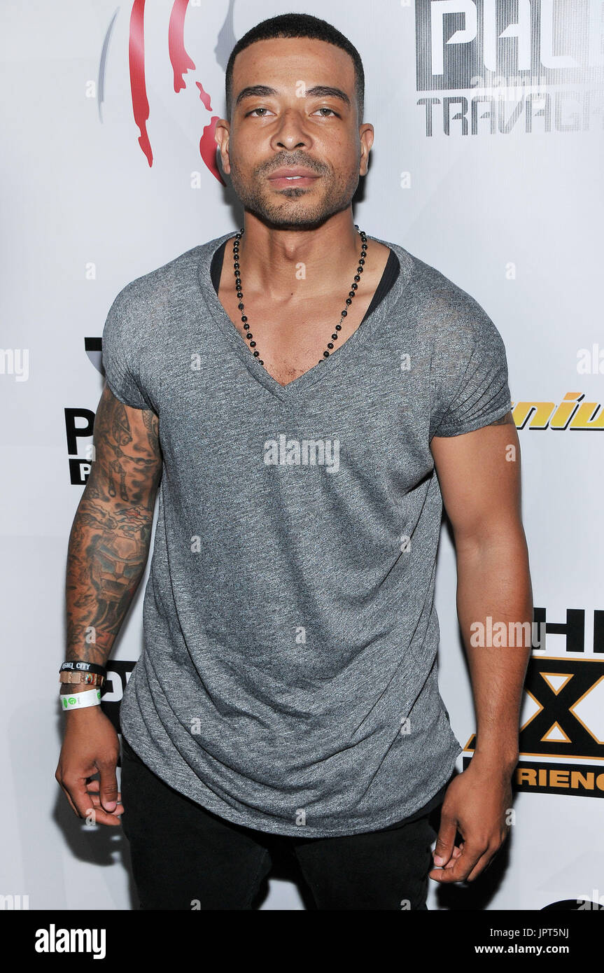 Giovanni Watson at the PhlexTravaganza The Xperience 10 Year ...