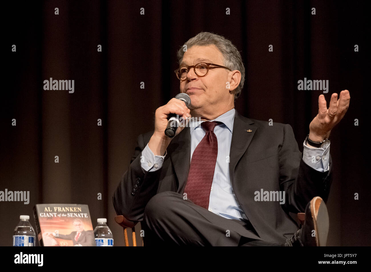 Host snl hi-res stock photography and images - Alamy