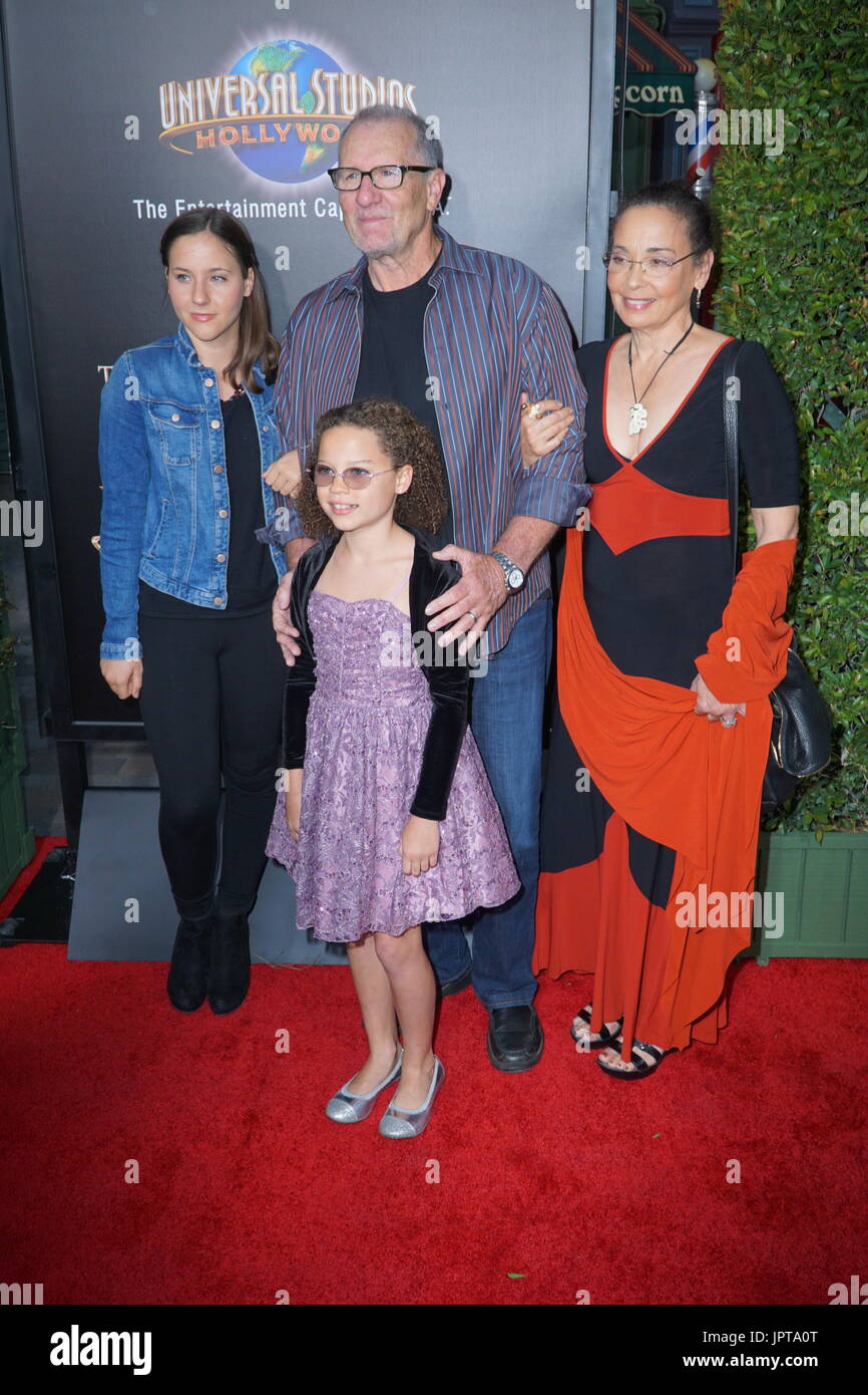 Claire O'Neill, actor Ed O'Neill, Sophia O'Neill and actress Catherine ...