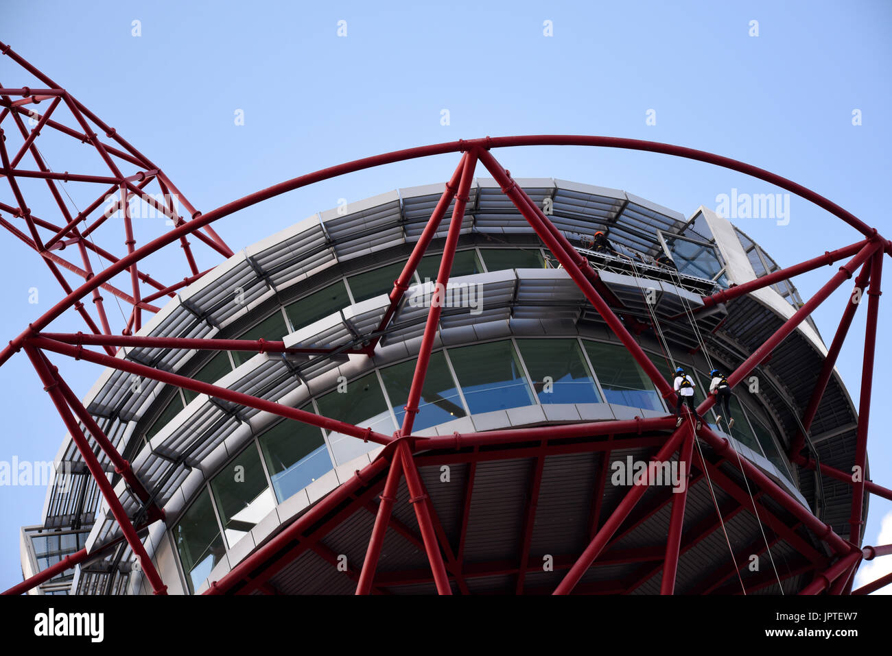 Abseiling from ArcelorMittal Orbit by Wire & Sky. Queen Elizabeth ...