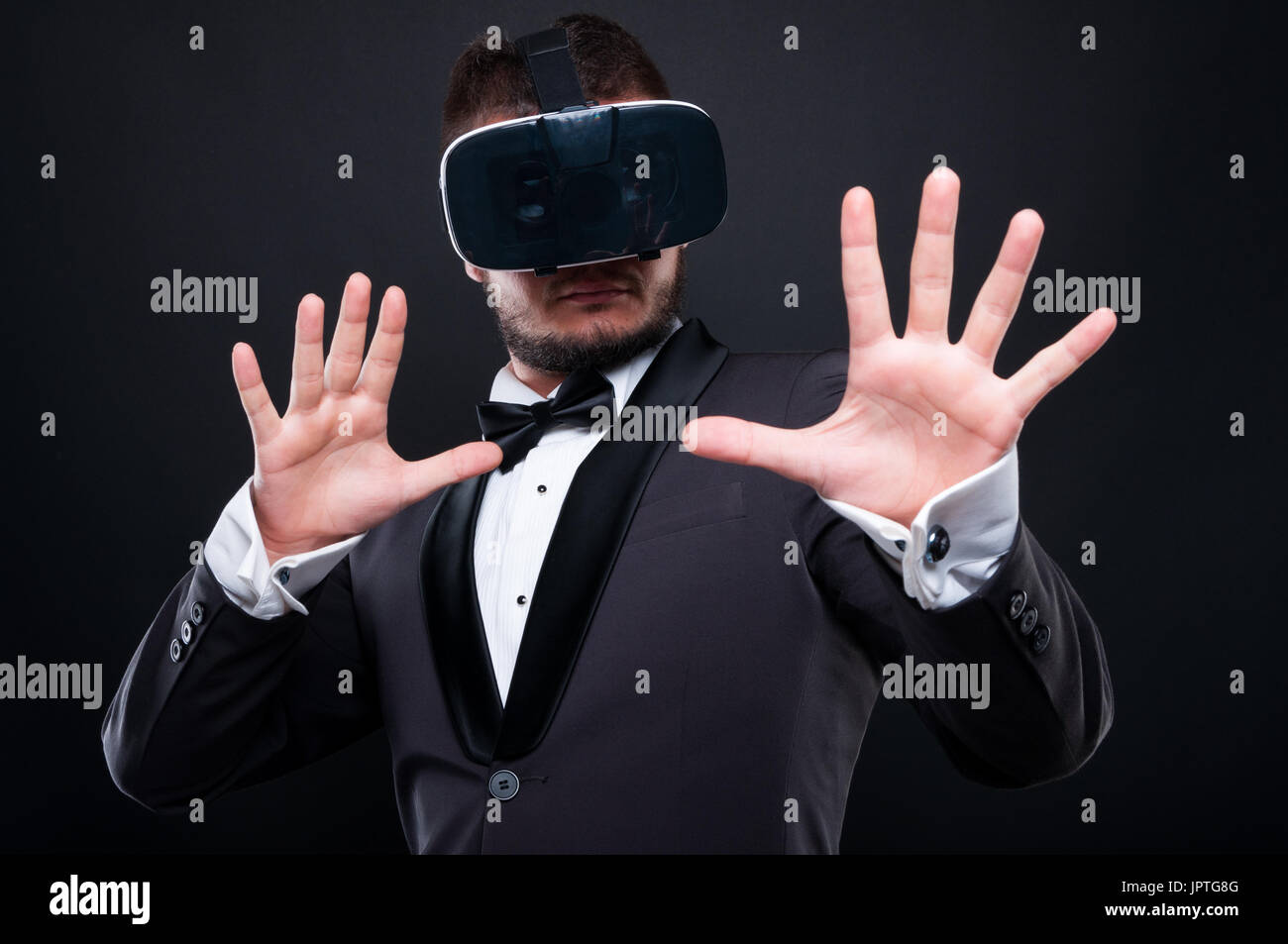 Vr goggles scared hi-res stock photography and images - Alamy
