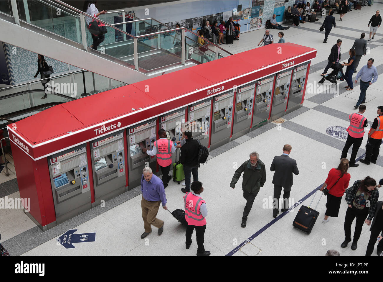 Ticket machines hi-res stock photography and images - Alamy