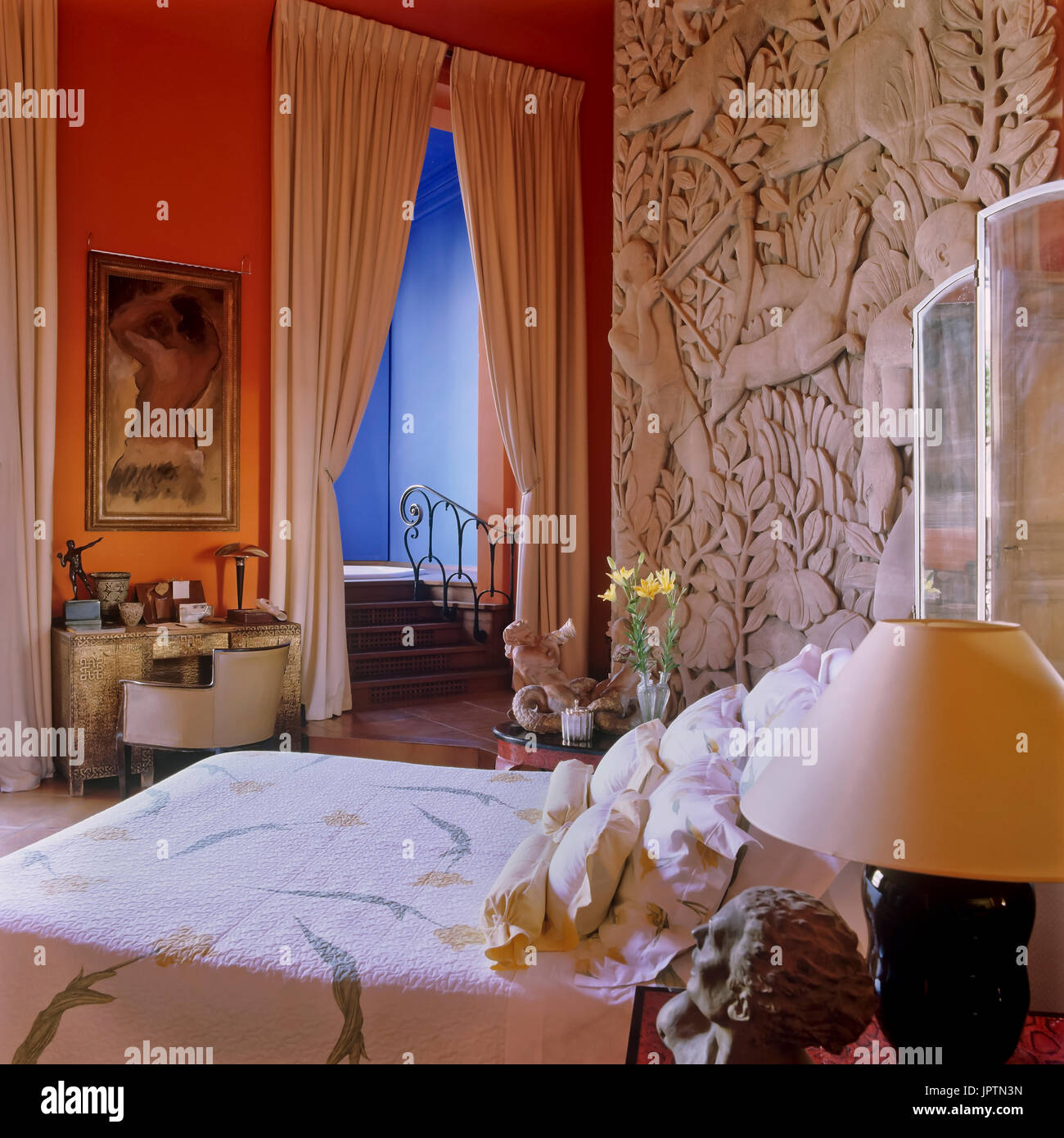 Classic style bedroom Stock Photo - Alamy