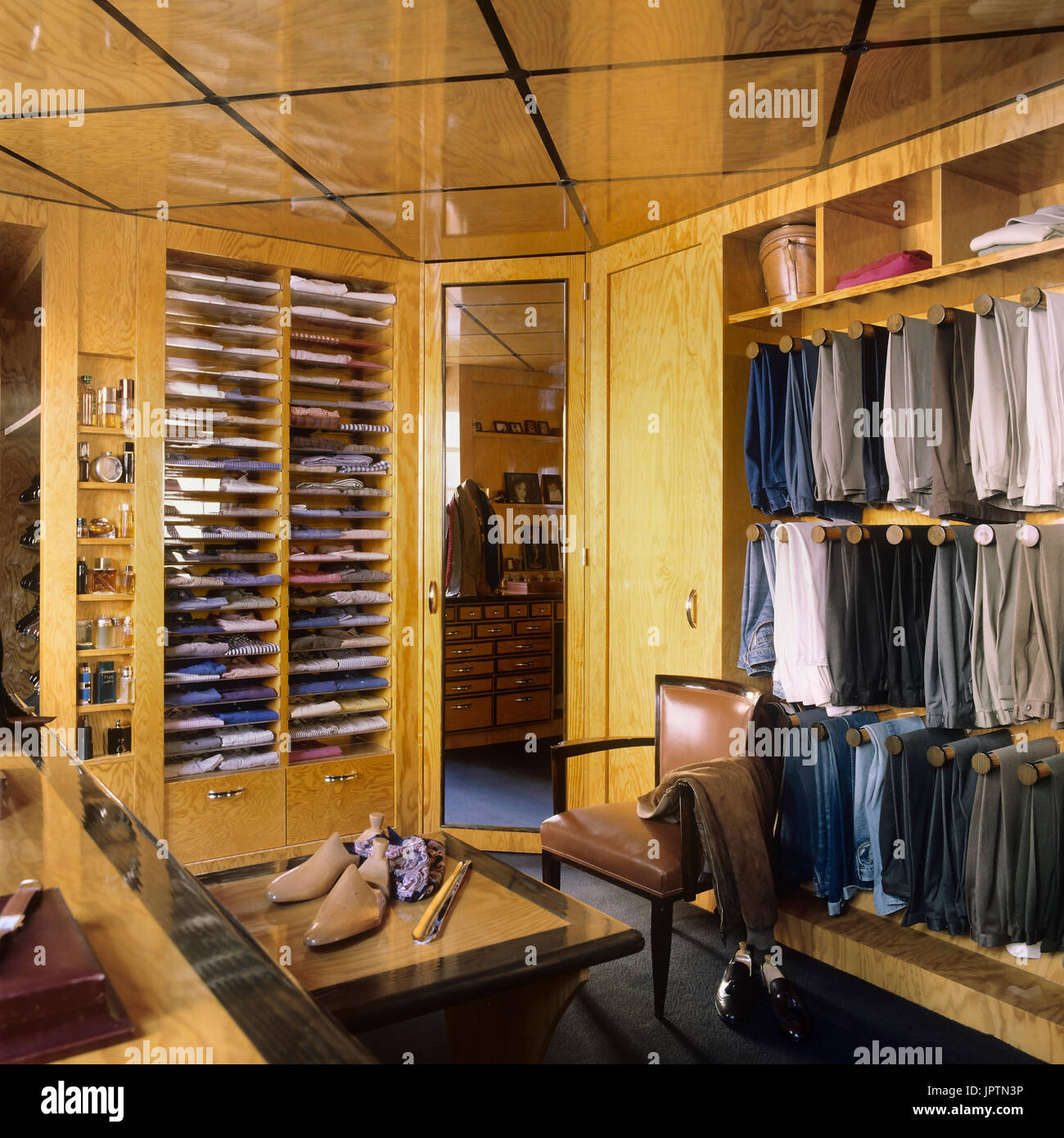 Modern dressing room Stock Photo - Alamy