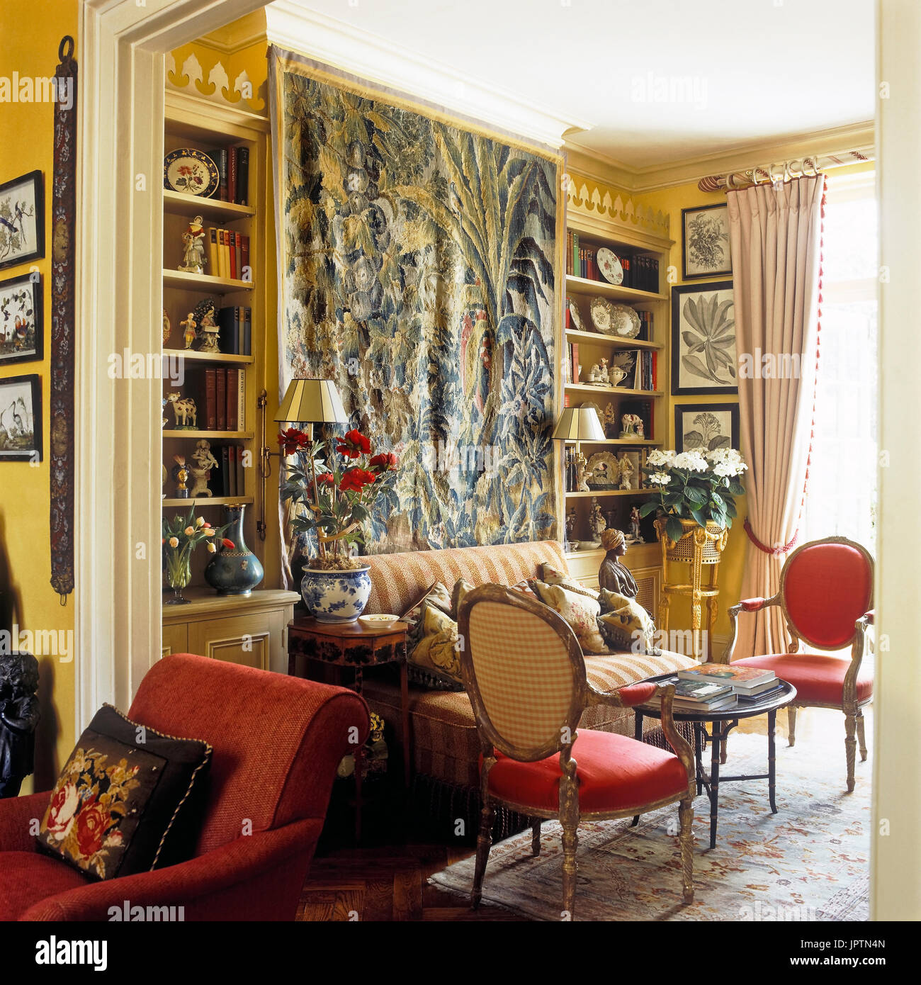 Cluttered Living Room High Resolution Stock Photography and Images - Alamy