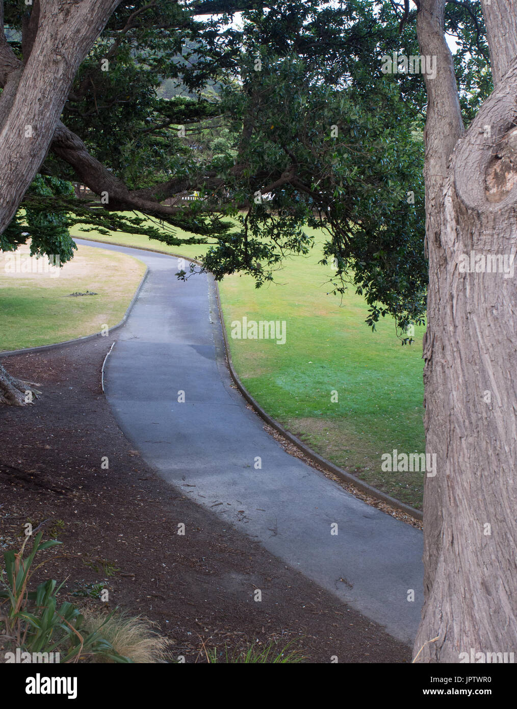 Park path hi-res stock photography and images - Alamy