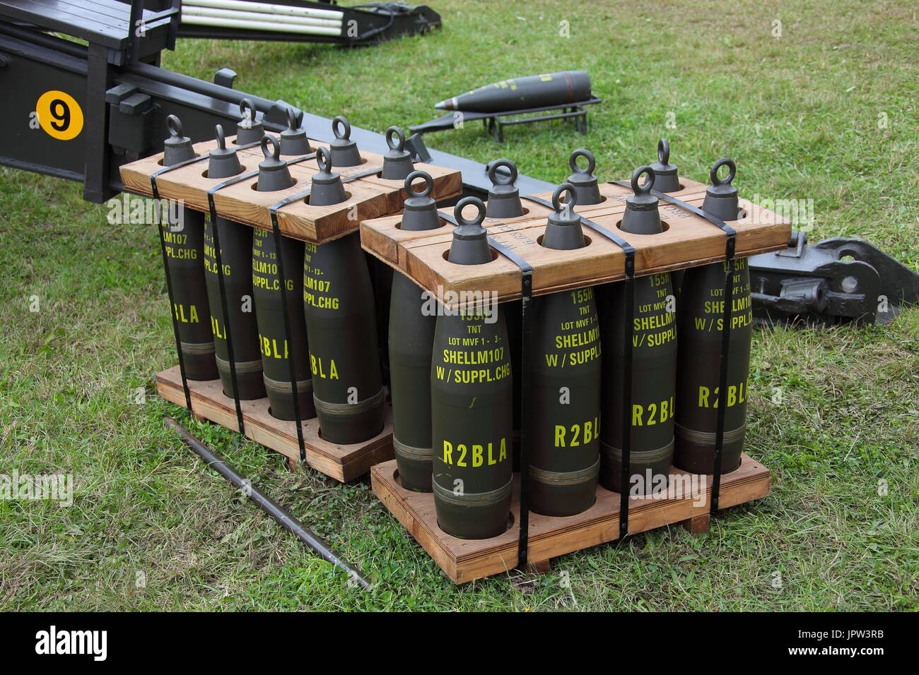 Artillery shell 155mm hi-res stock photography and images - Alamy