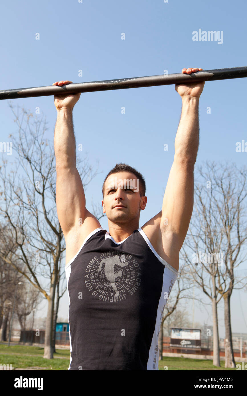 man does pull-ups at the park Stock Photo - Alamy