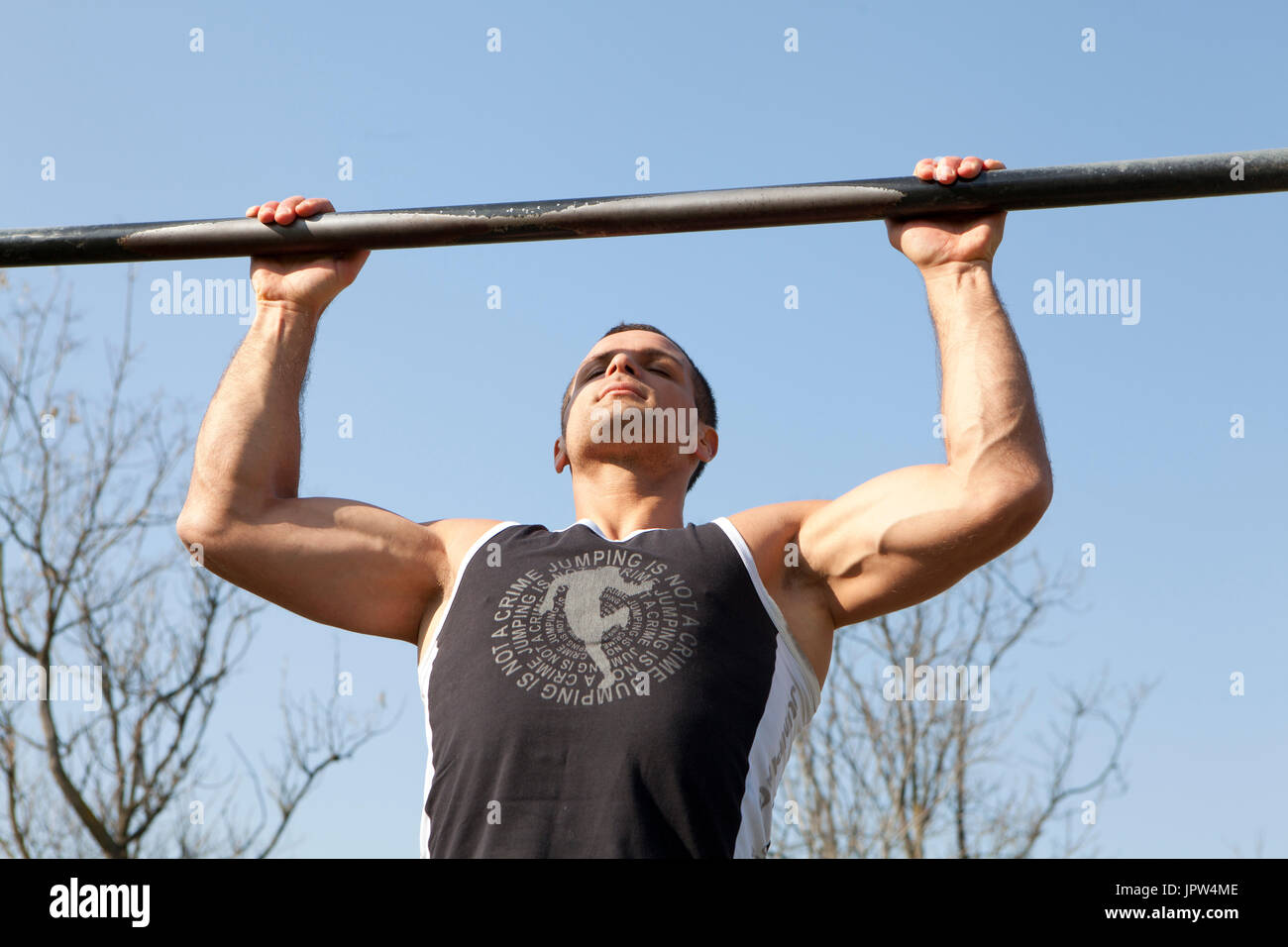 man does pull-ups at the park Stock Photo - Alamy
