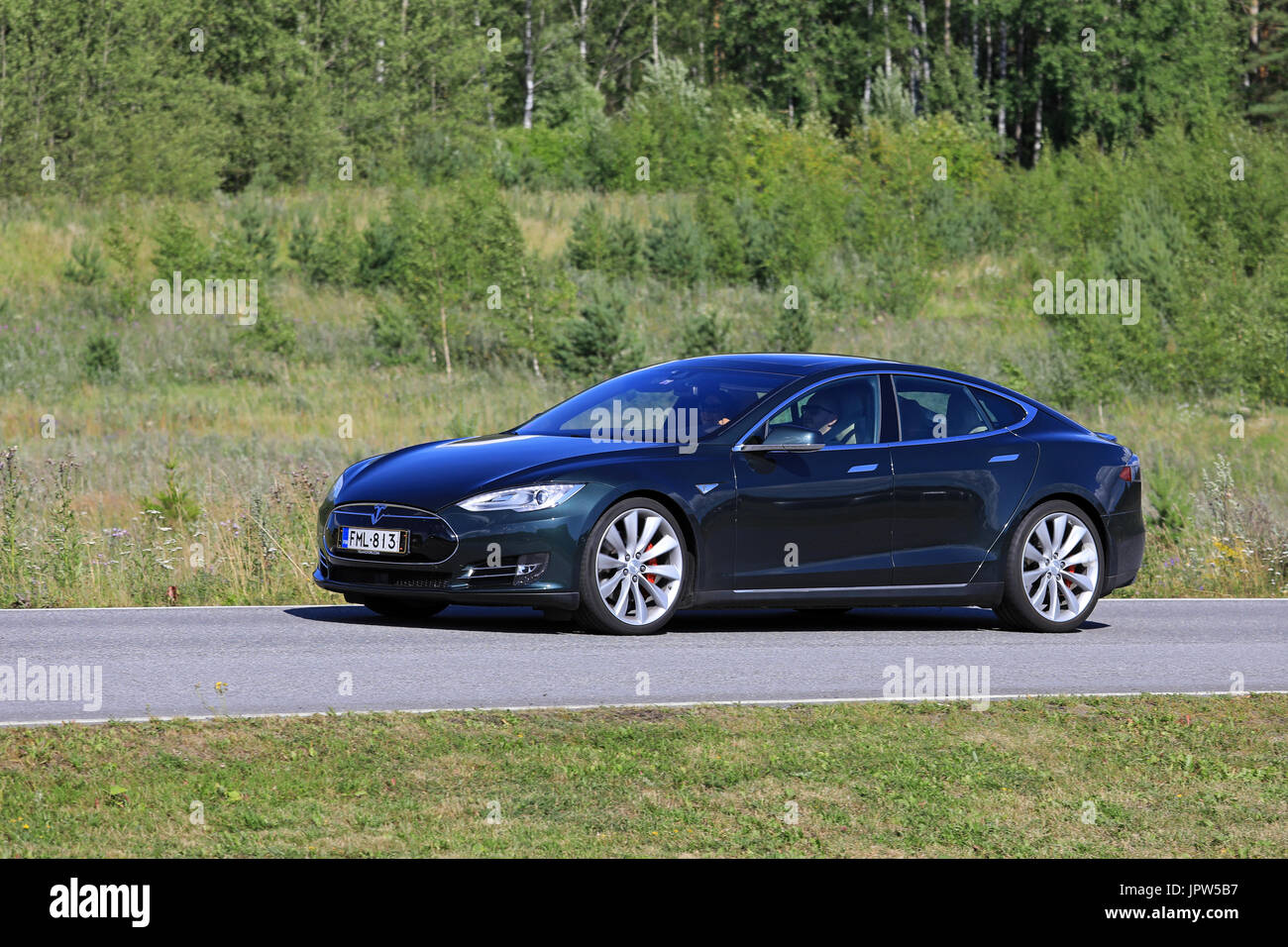 Metallic green car hi-res stock photography and images - Alamy