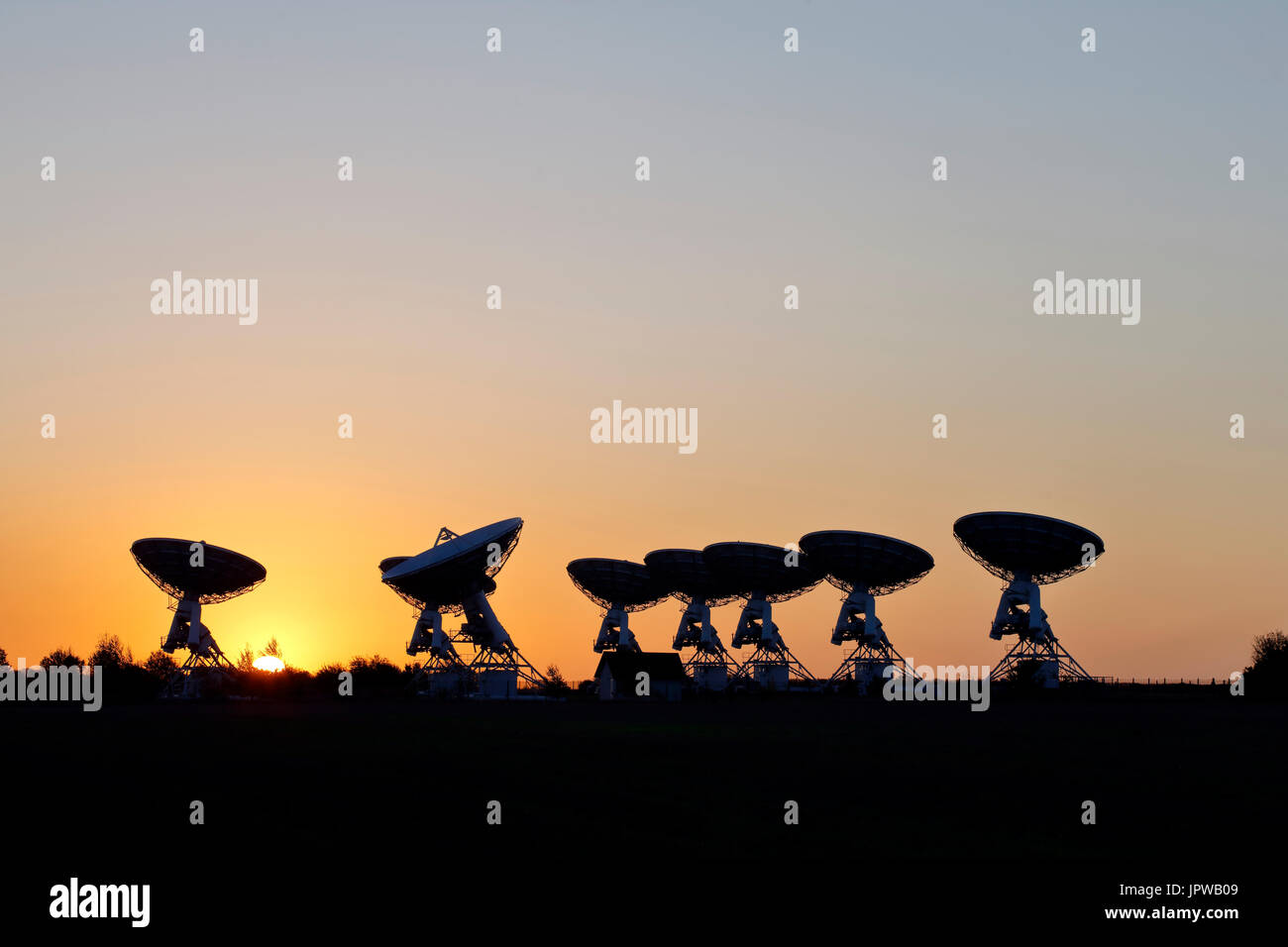 The Arcminute Microkelvin Imager (AMI). A cosmic microwave background ...