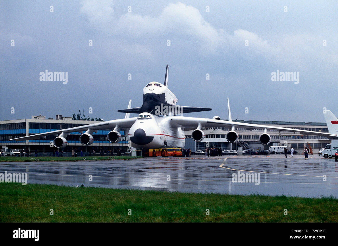 Antonov an 225 mriya planes hi-res stock photography and images - Alamy