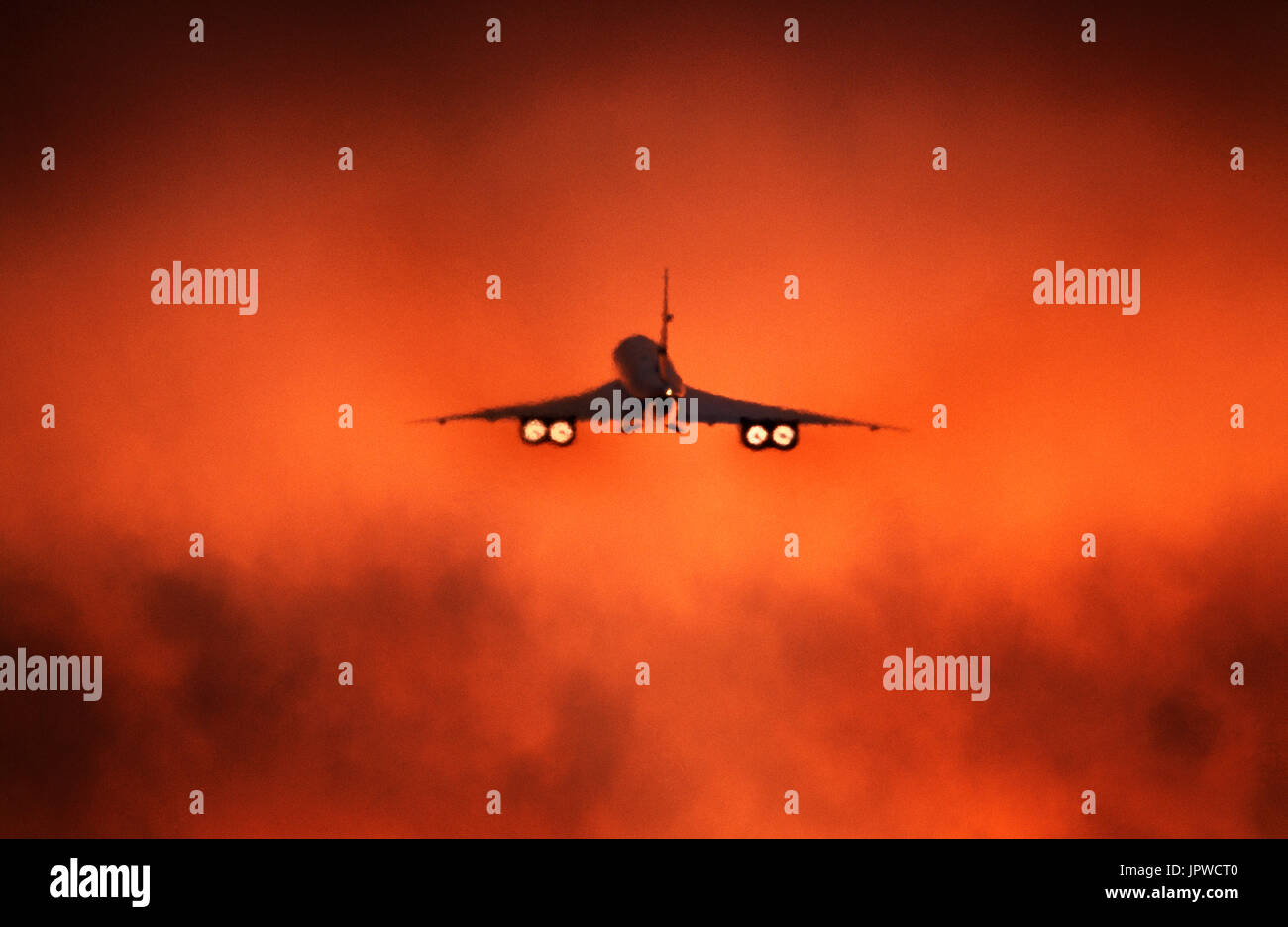 British Airways Aerospatiale BAC Concorde taking-off with afterburners ...