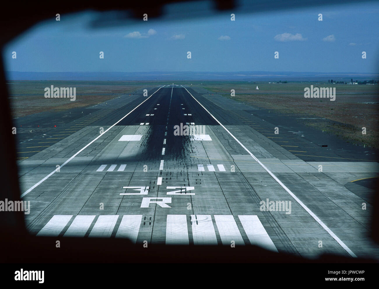 Piano keys from above hi-res stock photography and images - Alamy